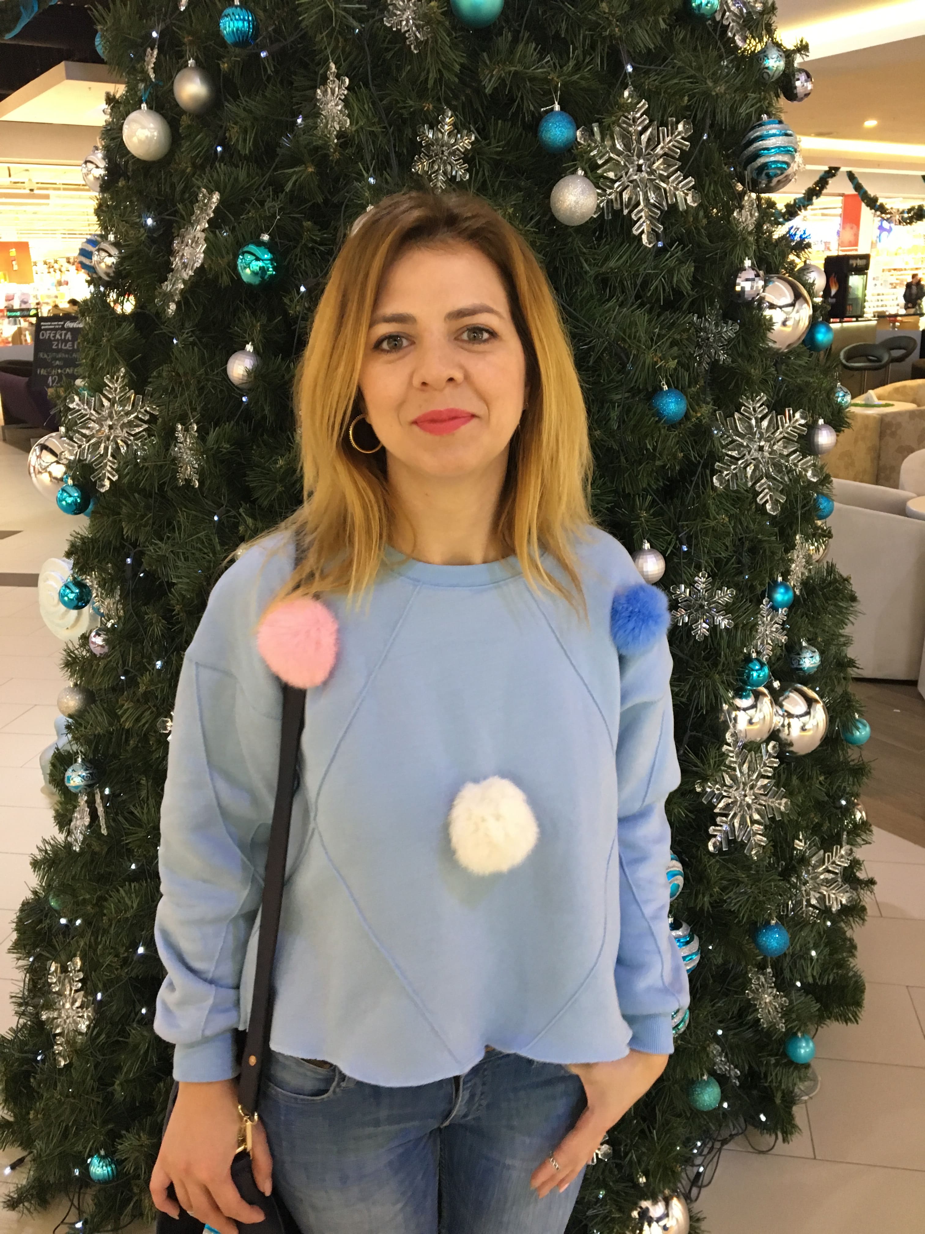 Comanda Rosewholesale cu un pulover pompon onesize