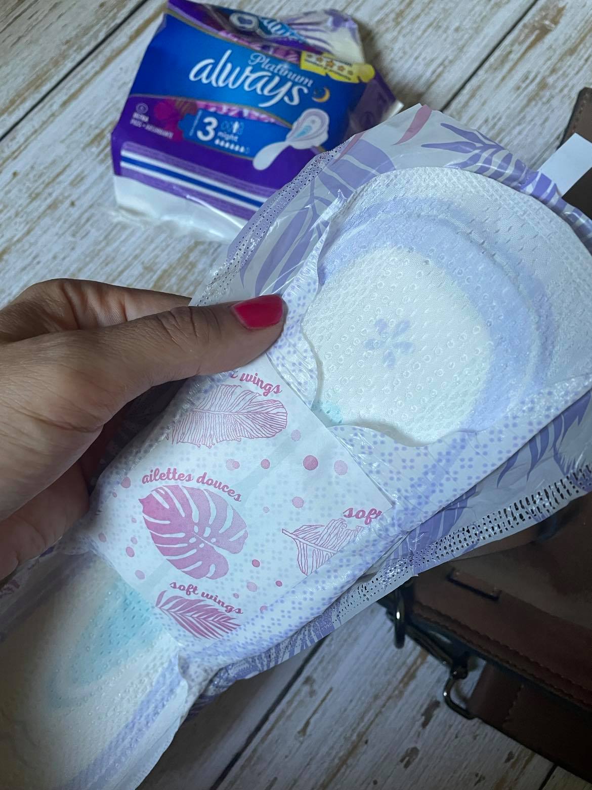Noua gamă de absorbante - Always Platinum
